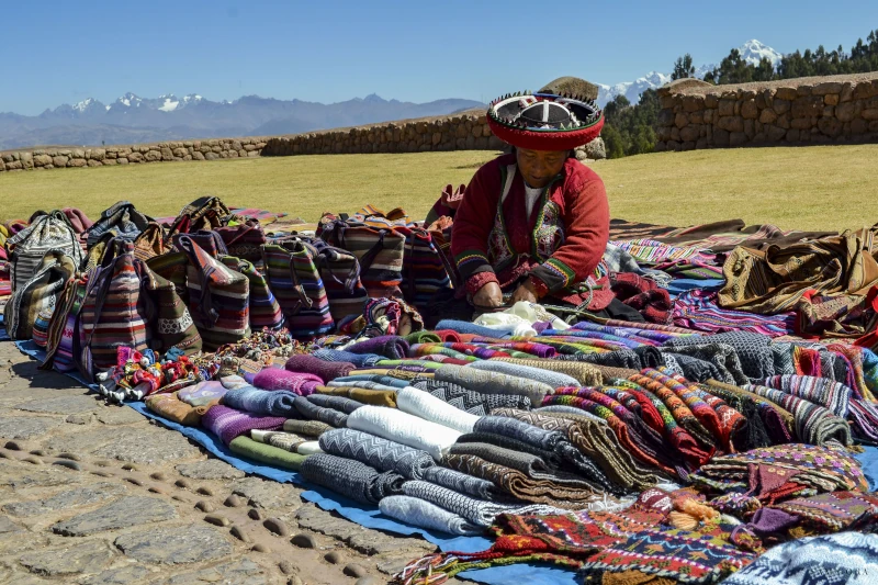 Chinchero Weaving Demonstrations: Peru’s Artisanal Roots (2024)